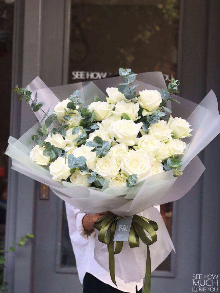Bouquet of 24 white roses - Hanoi24hrsflorist